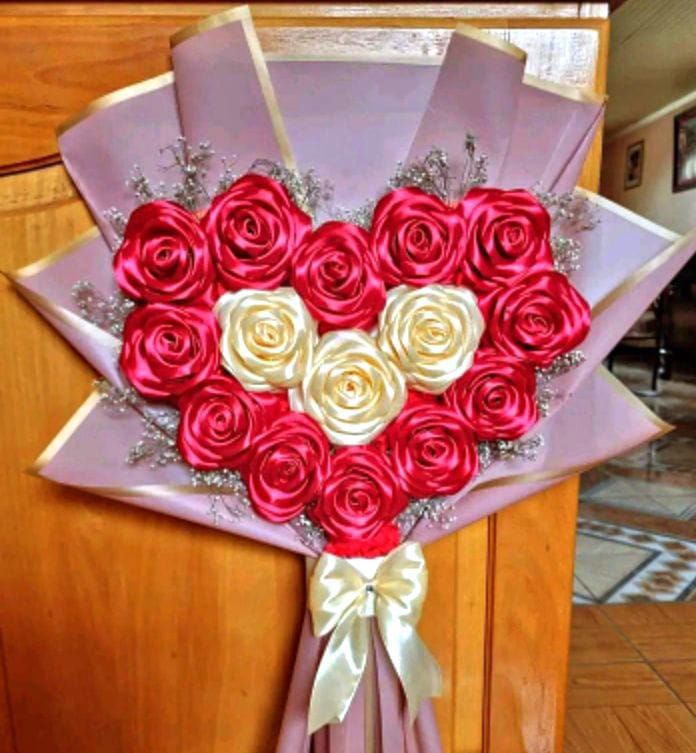 RAMO CORAZÓN 15 ROSAS